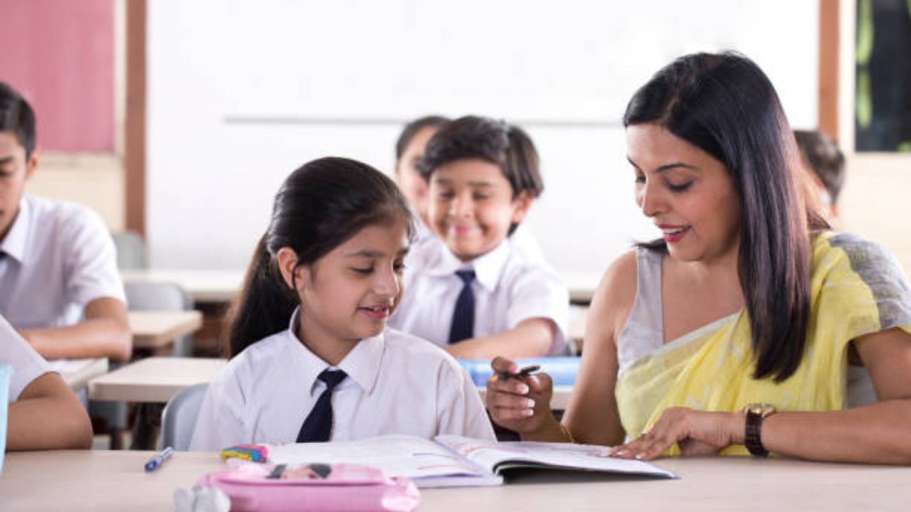 How to Become a Government Teacher in India: A Complete Guide | UniList